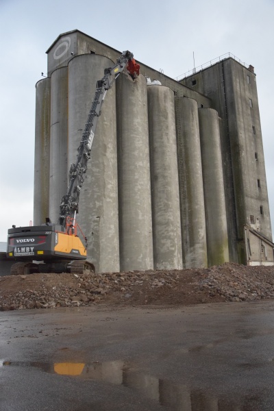 Professional Demolition International - 65 year old silo demolished ...